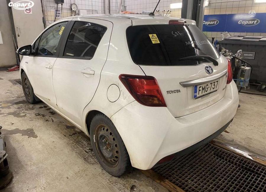 Balts Toyota Yaris 2016 Utena, ar dzinēja tilpumu 1.50 L un nobraukumu 253 tūkst. km par 5999 €, foto 3 vietnē AUTOMOTO.COM.LV