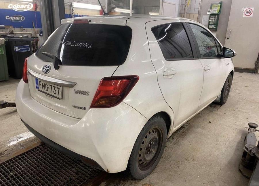 Balts Toyota Yaris 2016 Utena, ar dzinēja tilpumu 1.50 L un nobraukumu 253 tūkst. km par 5999 €, foto 4 vietnē AUTOMOTO.COM.LV