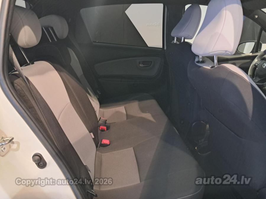 Balts Toyota Yaris 2016 Narva, ar dzinēja tilpumu 1.50 L un nobraukumu 92 tūkst. km par 10200 €, foto 9 vietnē AUTOMOTO.COM.LV