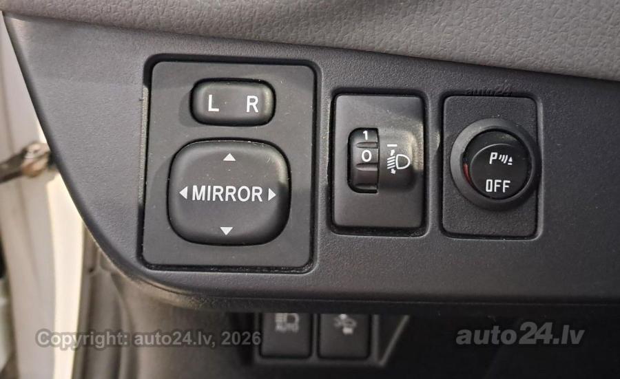 Balts Toyota Yaris 2016 Narva, ar dzinēja tilpumu 1.50 L un nobraukumu 92 tūkst. km par 10200 €, foto 18 vietnē AUTOMOTO.COM.LV
