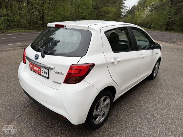 White Toyota Yaris 2016 in Vilnius, with an engine capacity of 1.50 L and mileage of 134 thousand km for 10300 €, photo 4 on AUTOMOTO.COM.LV