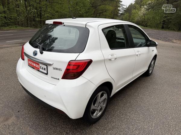 White Toyota Yaris 2016 in Vilnius, with an engine capacity of 1.50 L and mileage of 134 thousand km for 10300 €, photo 5 on AUTOMOTO.COM.LV