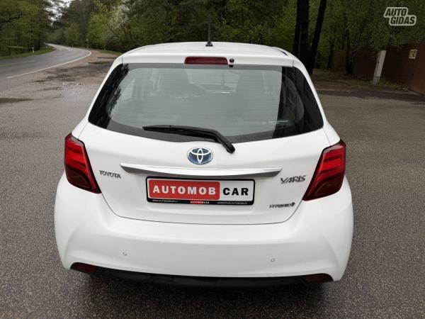 White Toyota Yaris 2016 in Vilnius, with an engine capacity of 1.50 L and mileage of 134 thousand km for 10300 €, photo 6 on AUTOMOTO.COM.LV