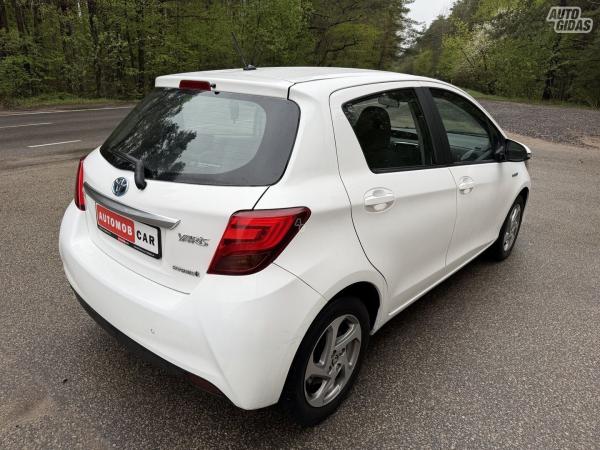 White Toyota Yaris 2016 in Vilnius, with an engine capacity of 1.50 L and mileage of 134 thousand km for 10300 €, photo 5 on AUTOMOTO.COM.LV