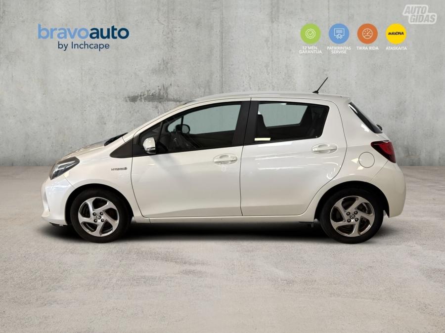 Balts Toyota Yaris 2016 Viļņa, ar dzinēja tilpumu 1.50 L un nobraukumu 90 tūkst. km par 11000 €, foto 3 vietnē AUTOMOTO.COM.LV