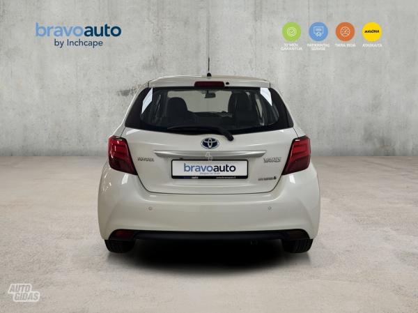 Balts Toyota Yaris 2016 Viļņa, ar dzinēja tilpumu 1.50 L un nobraukumu 90 tūkst. km par 11000 €, foto 4 vietnē AUTOMOTO.COM.LV