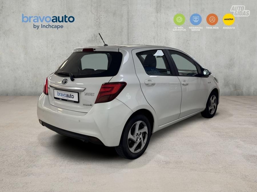 Balts Toyota Yaris 2016 Viļņa, ar dzinēja tilpumu 1.50 L un nobraukumu 90 tūkst. km par 11000 €, foto 6 vietnē AUTOMOTO.COM.LV