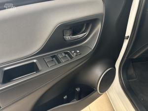 Balts Toyota Yaris 2016 Viļņa, ar dzinēja tilpumu 1.50 L un nobraukumu 90 tūkst. km par 11000 €, foto 10 vietnē AUTOMOTO.COM.LV