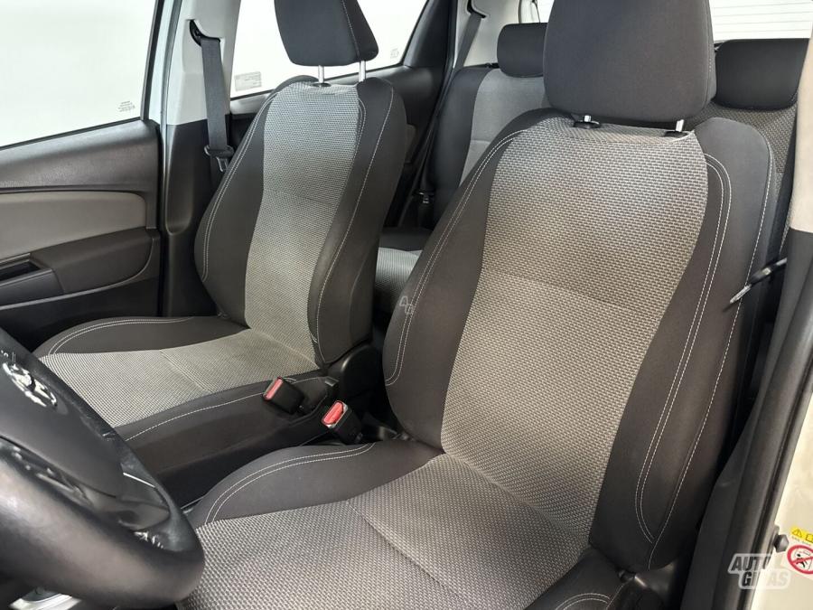 Balts Toyota Yaris 2016 Viļņa, ar dzinēja tilpumu 1.50 L un nobraukumu 90 tūkst. km par 11000 €, foto 11 vietnē AUTOMOTO.COM.LV