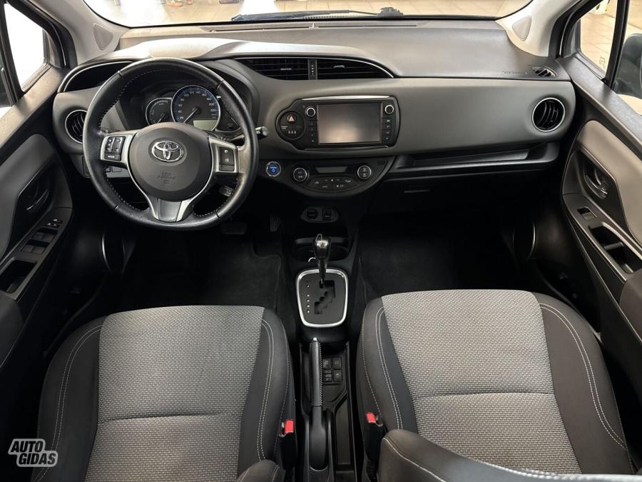 Balts Toyota Yaris 2016 Viļņa, ar dzinēja tilpumu 1.50 L un nobraukumu 90 tūkst. km par 11000 €, foto 13 vietnē AUTOMOTO.COM.LV