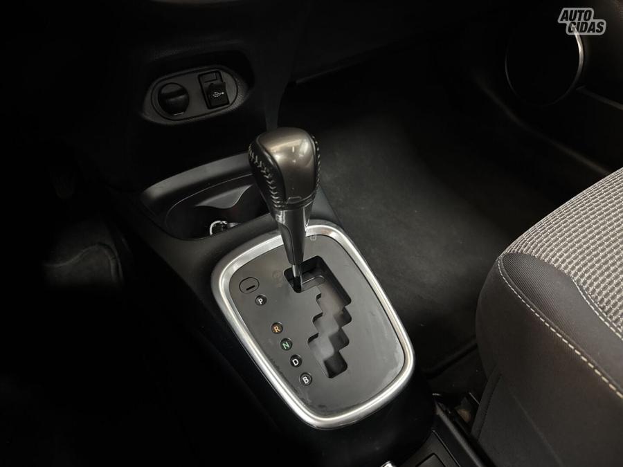 Balts Toyota Yaris 2016 Viļņa, ar dzinēja tilpumu 1.50 L un nobraukumu 90 tūkst. km par 11000 €, foto 15 vietnē AUTOMOTO.COM.LV