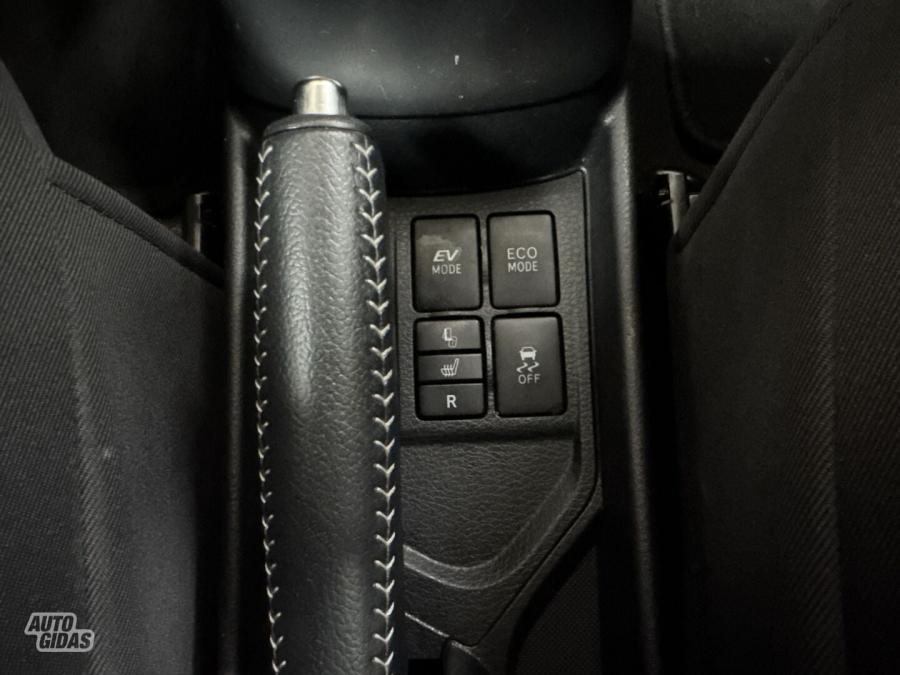 Balts Toyota Yaris 2016 Viļņa, ar dzinēja tilpumu 1.50 L un nobraukumu 90 tūkst. km par 11000 €, foto 18 vietnē AUTOMOTO.COM.LV