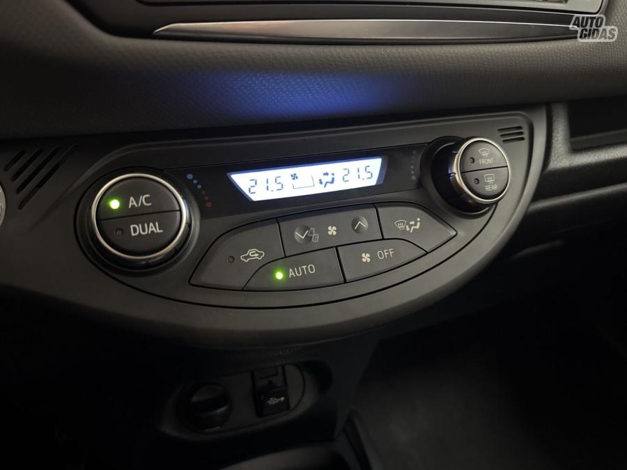 Balts Toyota Yaris 2016 Viļņa, ar dzinēja tilpumu 1.50 L un nobraukumu 90 tūkst. km par 11000 €, foto 19 vietnē AUTOMOTO.COM.LV