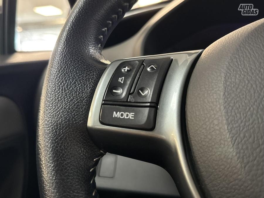 Balts Toyota Yaris 2016 Viļņa, ar dzinēja tilpumu 1.50 L un nobraukumu 90 tūkst. km par 11000 €, foto 23 vietnē AUTOMOTO.COM.LV