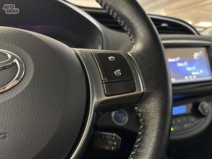 Balts Toyota Yaris 2016 Viļņa, ar dzinēja tilpumu 1.50 L un nobraukumu 90 tūkst. km par 11000 €, foto 24 vietnē AUTOMOTO.COM.LV