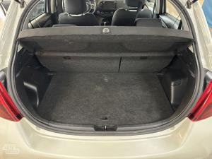 Balts Toyota Yaris 2016 Viļņa, ar dzinēja tilpumu 1.50 L un nobraukumu 90 tūkst. km par 11000 €, foto 25 vietnē AUTOMOTO.COM.LV