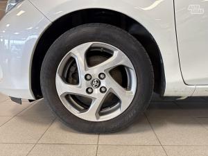Balts Toyota Yaris 2016 Viļņa, ar dzinēja tilpumu 1.50 L un nobraukumu 90 tūkst. km par 11000 €, foto 26 vietnē AUTOMOTO.COM.LV