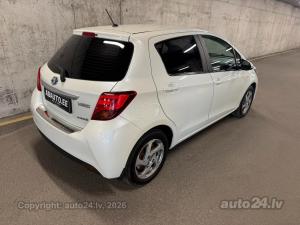 Balts Toyota Yaris 2016 Tallina, ar dzinēja tilpumu 1.50 L un nobraukumu 96 tūkst. km par 10995 €, foto 3 vietnē AUTOMOTO.COM.LV