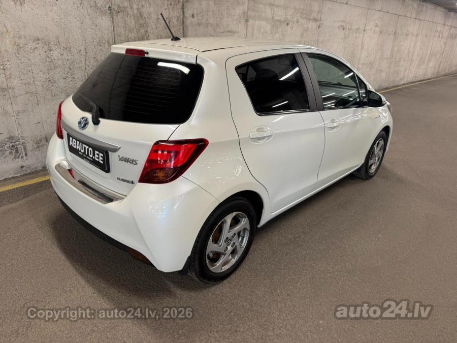 Balts Toyota Yaris 2016 Tallina, ar dzinēja tilpumu 1.50 L un nobraukumu 96 tūkst. km par 10995 €, foto 3 vietnē AUTOMOTO.COM.LV