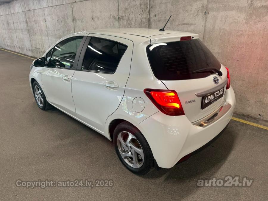 Balts Toyota Yaris 2016 Tallina, ar dzinēja tilpumu 1.50 L un nobraukumu 96 tūkst. km par 10995 €, foto 5 vietnē AUTOMOTO.COM.LV
