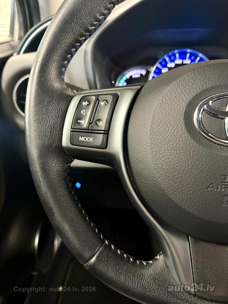 Balts Toyota Yaris 2016 Tallina, ar dzinēja tilpumu 1.50 L un nobraukumu 96 tūkst. km par 10995 €, foto 7 vietnē AUTOMOTO.COM.LV