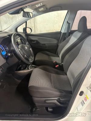 Balts Toyota Yaris 2016 Tallina, ar dzinēja tilpumu 1.50 L un nobraukumu 96 tūkst. km par 10995 €, foto 14 vietnē AUTOMOTO.COM.LV