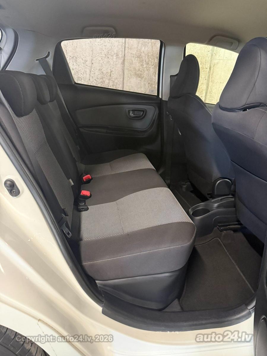 Balts Toyota Yaris 2016 Tallina, ar dzinēja tilpumu 1.50 L un nobraukumu 96 tūkst. km par 10995 €, foto 17 vietnē AUTOMOTO.COM.LV