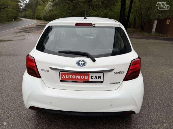 White Toyota Yaris 2016 in Vilnius, with an engine capacity of 1.50 L and mileage of 134 thousand km for 10300 €, photo 6 on AUTOMOTO.COM.LV
