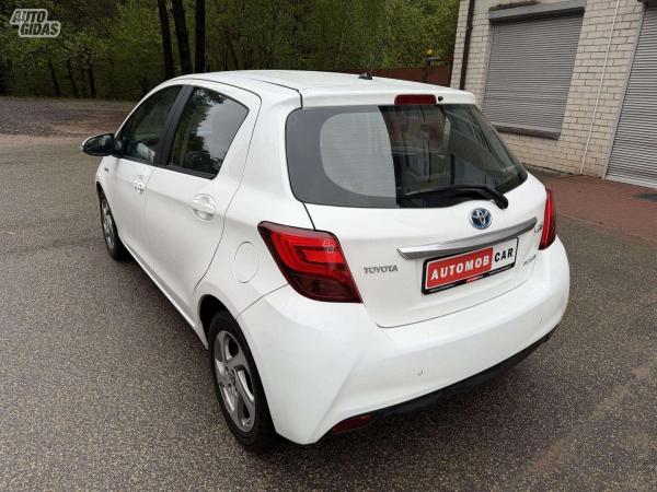 White Toyota Yaris 2016 in Vilnius, with an engine capacity of 1.50 L and mileage of 134 thousand km for 10300 €, photo 9 on AUTOMOTO.COM.LV