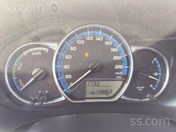 Balts Toyota Yaris 2016 Rīga, ar dzinēja tilpumu 1.50 L un nobraukumu 179 tūkst. km par 7500 €, foto 6 vietnē AUTOMOTO.COM.LV