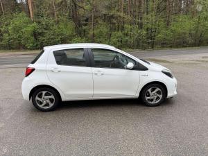Balts Toyota Yaris 2016 Viļņa, ar dzinēja tilpumu 1.50 L un nobraukumu 134 tūkst. km par 9900 €, foto 4 vietnē AUTOMOTO.COM.LV