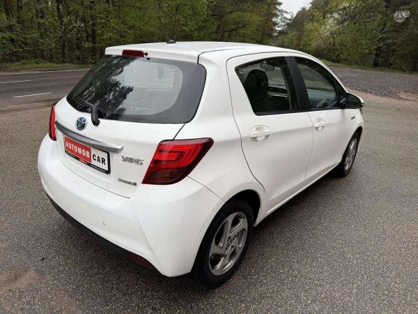 White Toyota Yaris 2016 in Vilnius, with an engine capacity of 1.50 L and mileage of 134 thousand km for 9900 €, photo 5 on AUTOMOTO.COM.LV