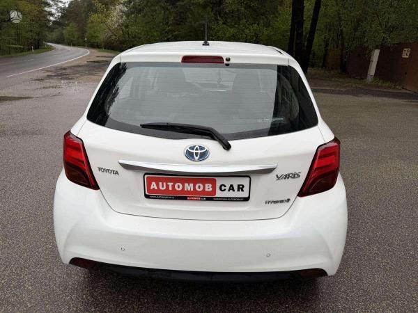 White Toyota Yaris 2016 in Vilnius, with an engine capacity of 1.50 L and mileage of 134 thousand km for 9900 €, photo 6 on AUTOMOTO.COM.LV