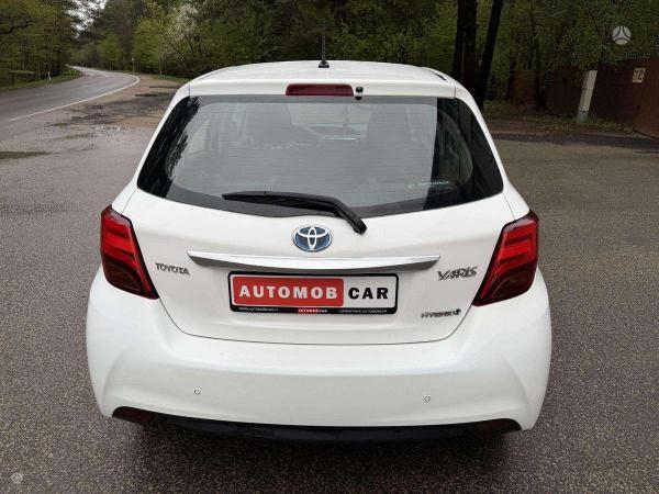 White Toyota Yaris 2016 in Vilnius, with an engine capacity of 1.50 L and mileage of 134 thousand km for 9900 €, photo 7 on AUTOMOTO.COM.LV