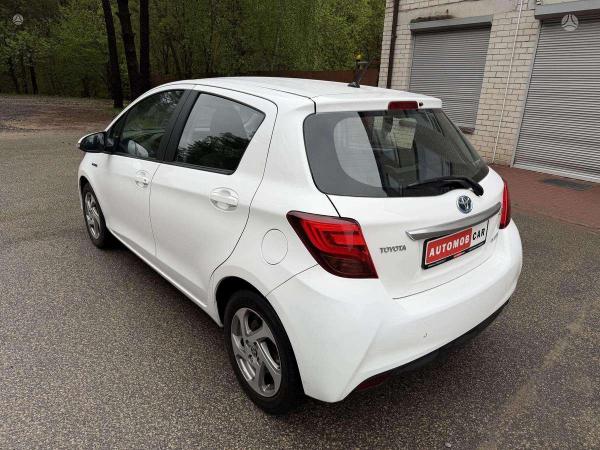 White Toyota Yaris 2016 in Vilnius, with an engine capacity of 1.50 L and mileage of 134 thousand km for 9900 €, photo 8 on AUTOMOTO.COM.LV