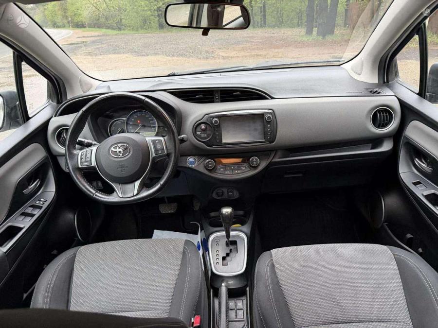 Balts Toyota Yaris 2016 Viļņa, ar dzinēja tilpumu 1.50 L un nobraukumu 134 tūkst. km par 9900 €, foto 14 vietnē AUTOMOTO.COM.LV