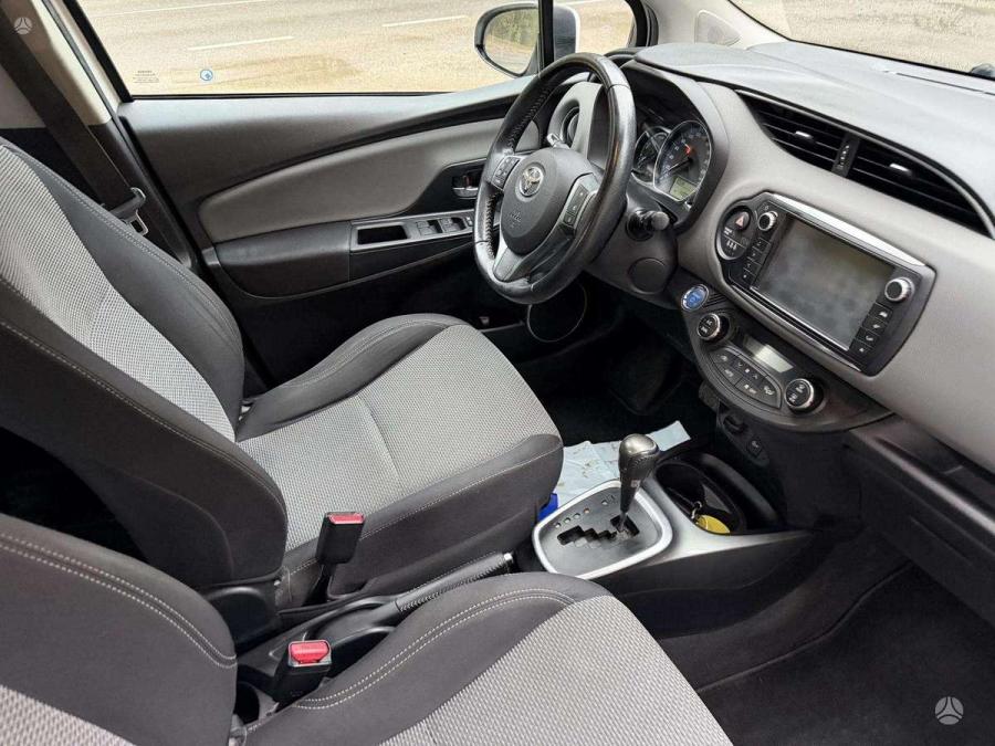 Balts Toyota Yaris 2016 Viļņa, ar dzinēja tilpumu 1.50 L un nobraukumu 134 tūkst. km par 9900 €, foto 19 vietnē AUTOMOTO.COM.LV