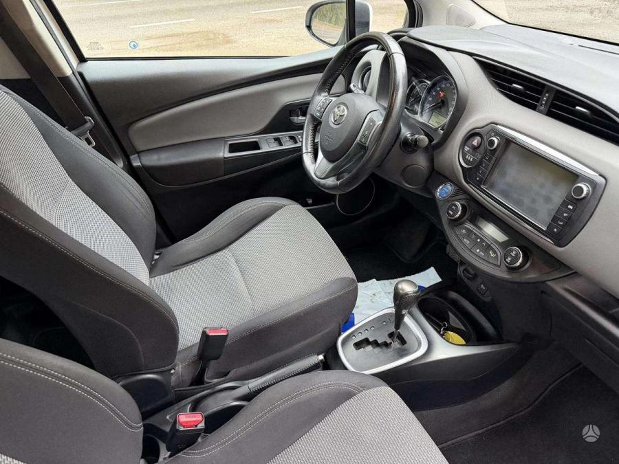 Balts Toyota Yaris 2016 Viļņa, ar dzinēja tilpumu 1.50 L un nobraukumu 134 tūkst. km par 9900 €, foto 20 vietnē AUTOMOTO.COM.LV