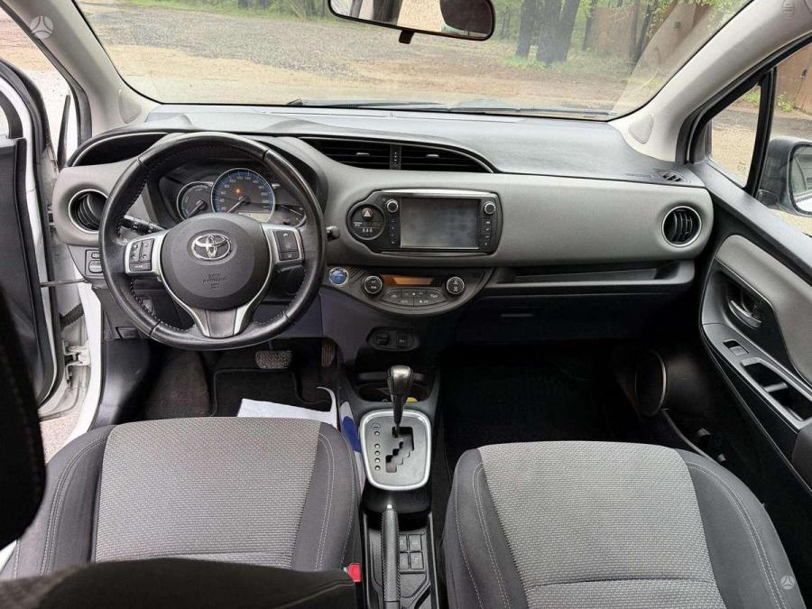 Balts Toyota Yaris 2016 Viļņa, ar dzinēja tilpumu 1.50 L un nobraukumu 134 tūkst. km par 9900 €, foto 27 vietnē AUTOMOTO.COM.LV