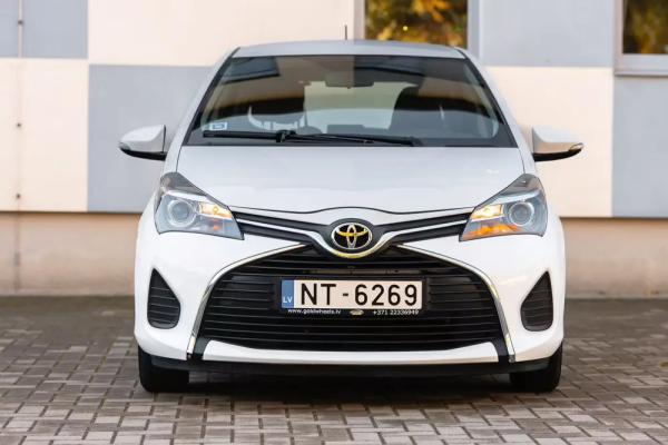 Balts Toyota Yaris 2016 Jelgava, ar dzinēja tilpumu 1.00 L un nobraukumu 203 tūkst. km par 5900 €, foto 3 vietnē AUTOMOTO.COM.LV