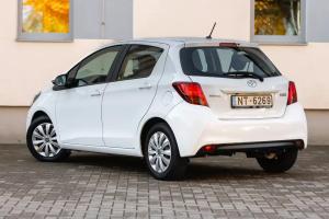 Balts Toyota Yaris 2016 Jelgava, ar dzinēja tilpumu 1.00 L un nobraukumu 203 tūkst. km par 5900 €, foto 5 vietnē AUTOMOTO.COM.LV