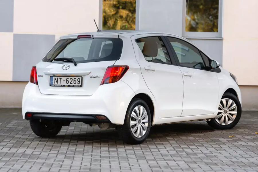 Balts Toyota Yaris 2016 Jelgava, ar dzinēja tilpumu 1.00 L un nobraukumu 203 tūkst. km par 5900 €, foto 6 vietnē AUTOMOTO.COM.LV
