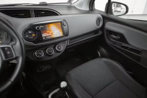 Balts Toyota Yaris 2016 Jelgava, ar dzinēja tilpumu 1.00 L un nobraukumu 203 tūkst. km par 5900 €, foto 10 vietnē AUTOMOTO.COM.LV