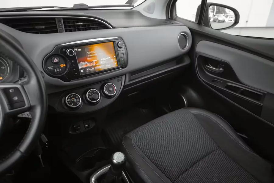 Balts Toyota Yaris 2016 Jelgava, ar dzinēja tilpumu 1.00 L un nobraukumu 203 tūkst. km par 5900 €, foto 10 vietnē AUTOMOTO.COM.LV