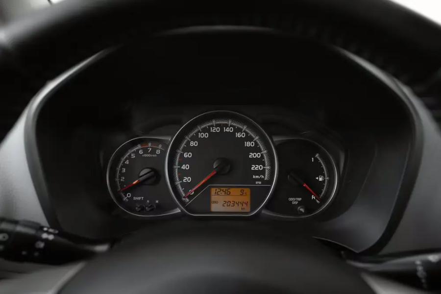 Balts Toyota Yaris 2016 Jelgava, ar dzinēja tilpumu 1.00 L un nobraukumu 203 tūkst. km par 5900 €, foto 11 vietnē AUTOMOTO.COM.LV