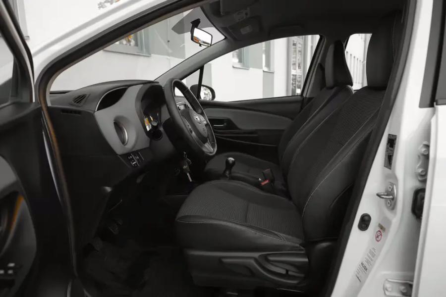 Balts Toyota Yaris 2016 Jelgava, ar dzinēja tilpumu 1.00 L un nobraukumu 203 tūkst. km par 5900 €, foto 12 vietnē AUTOMOTO.COM.LV