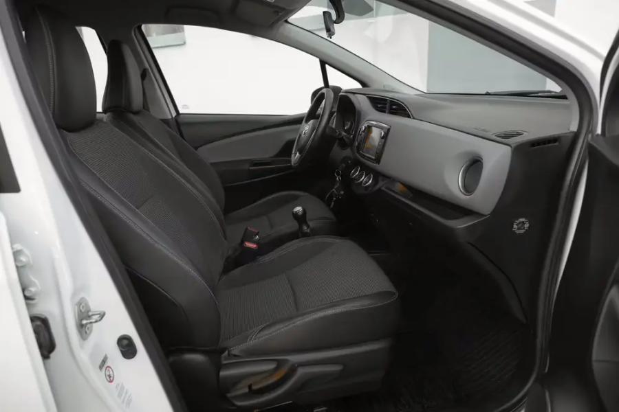 Balts Toyota Yaris 2016 Jelgava, ar dzinēja tilpumu 1.00 L un nobraukumu 203 tūkst. km par 5900 €, foto 13 vietnē AUTOMOTO.COM.LV