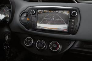 Balts Toyota Yaris 2016 Jelgava, ar dzinēja tilpumu 1.00 L un nobraukumu 203 tūkst. km par 5900 €, foto 15 vietnē AUTOMOTO.COM.LV