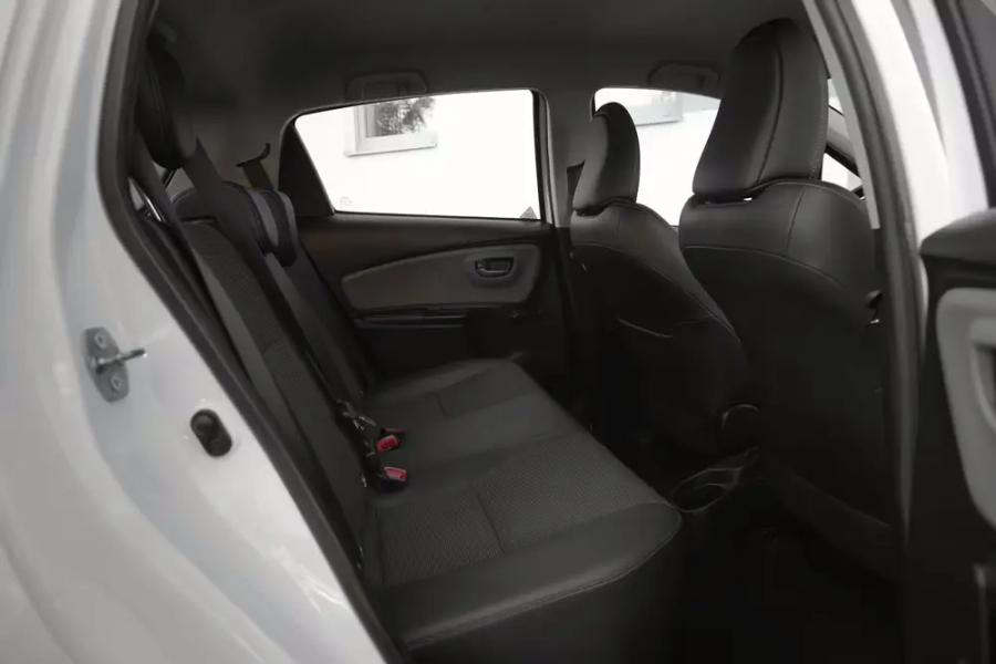 Balts Toyota Yaris 2016 Jelgava, ar dzinēja tilpumu 1.00 L un nobraukumu 203 tūkst. km par 5900 €, foto 16 vietnē AUTOMOTO.COM.LV