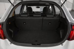 Balts Toyota Yaris 2016 Jelgava, ar dzinēja tilpumu 1.00 L un nobraukumu 203 tūkst. km par 5900 €, foto 17 vietnē AUTOMOTO.COM.LV